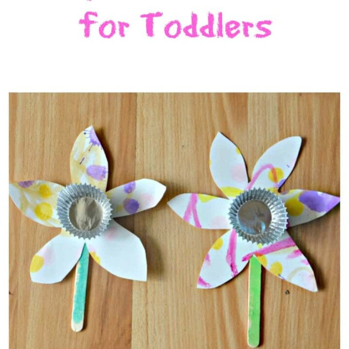 Easy Flower Craft for Toddlers: Toddler Tuesdays - Hezzi-D's Books and ...
